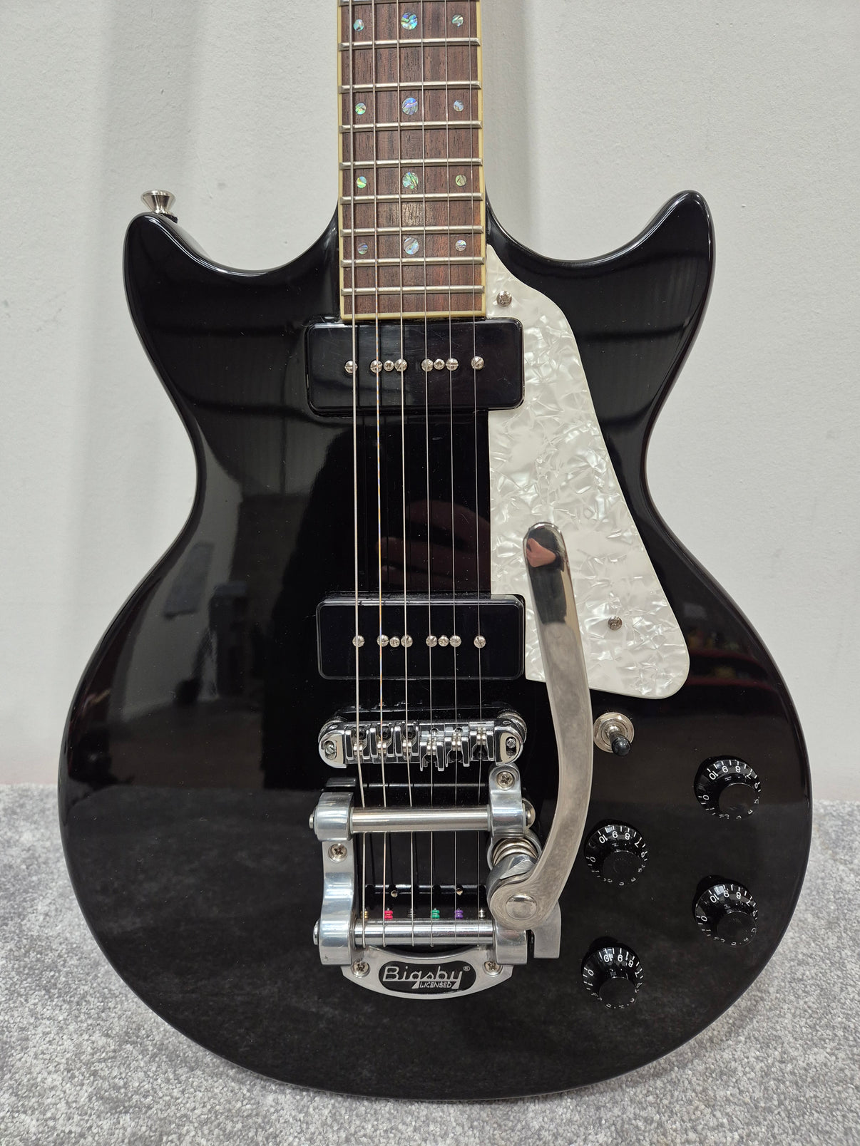 Hofner Six String Electric Guitar - Black P90s and Bigsby Tremolo - Ex ...