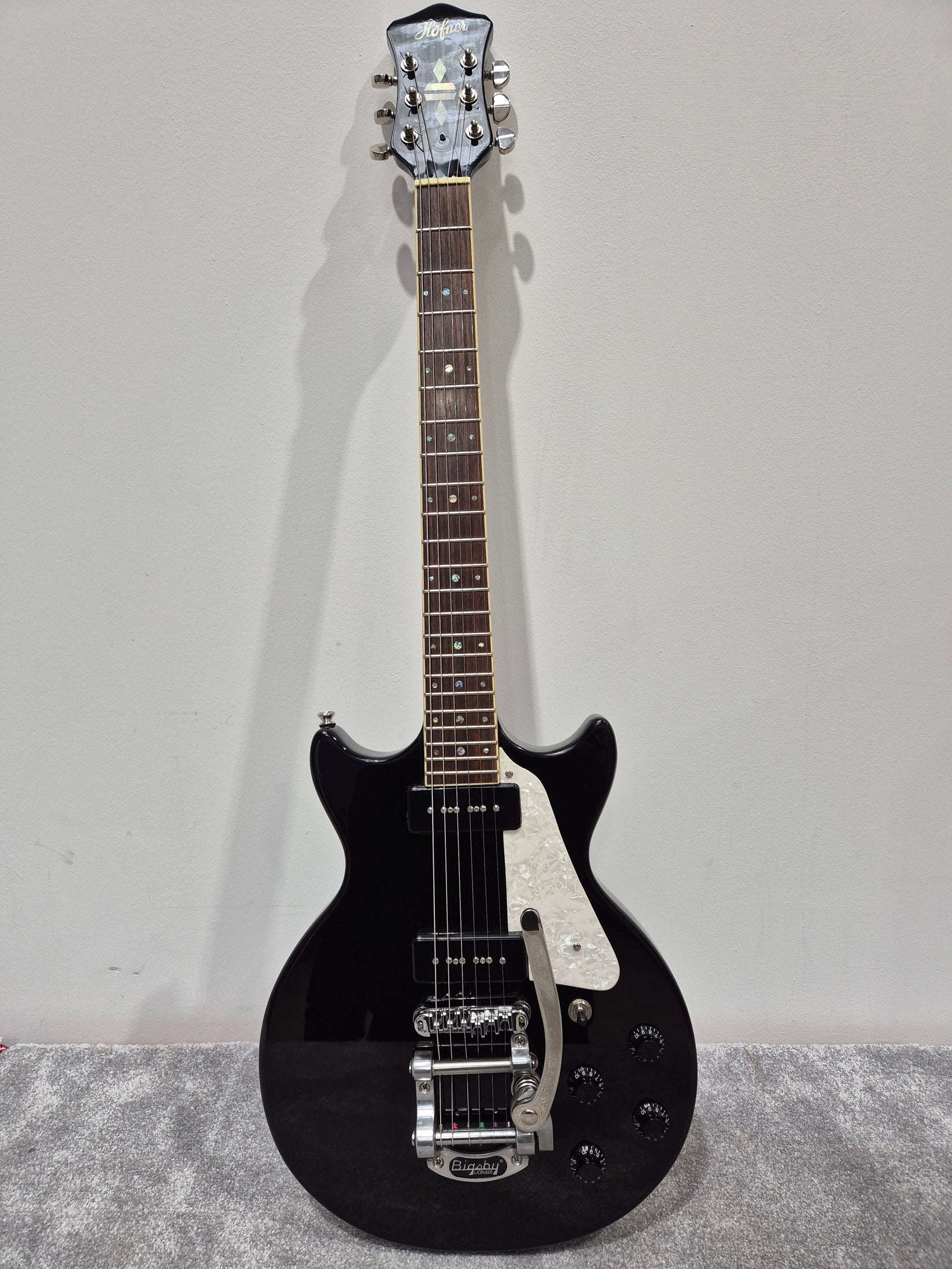 Hofner Six String Electric Guitar - Black P90s and Bigsby Tremolo - Ex ...