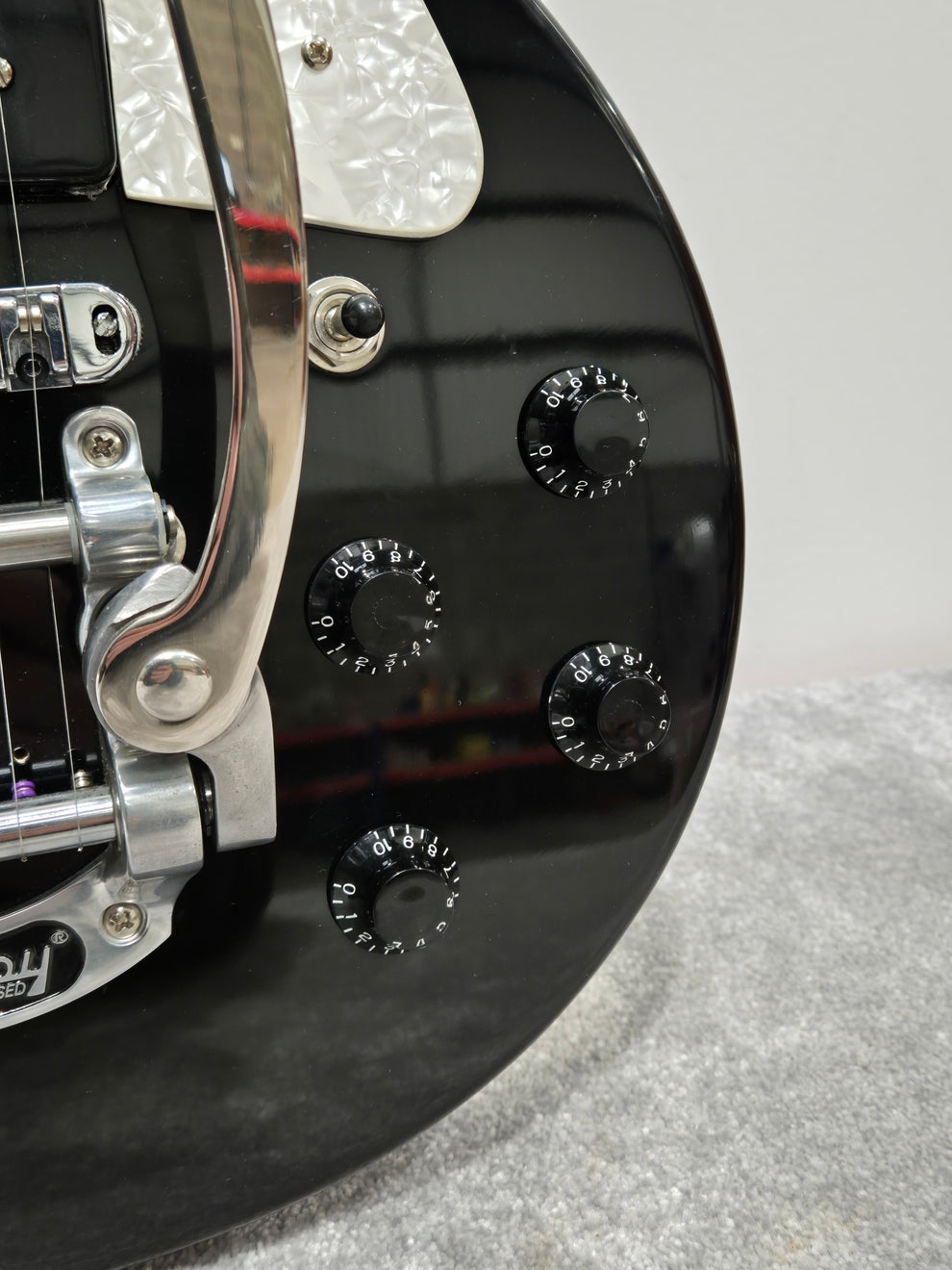 Hofner Six String Electric Guitar - Black P90s and Bigsby Tremolo - Ex ...