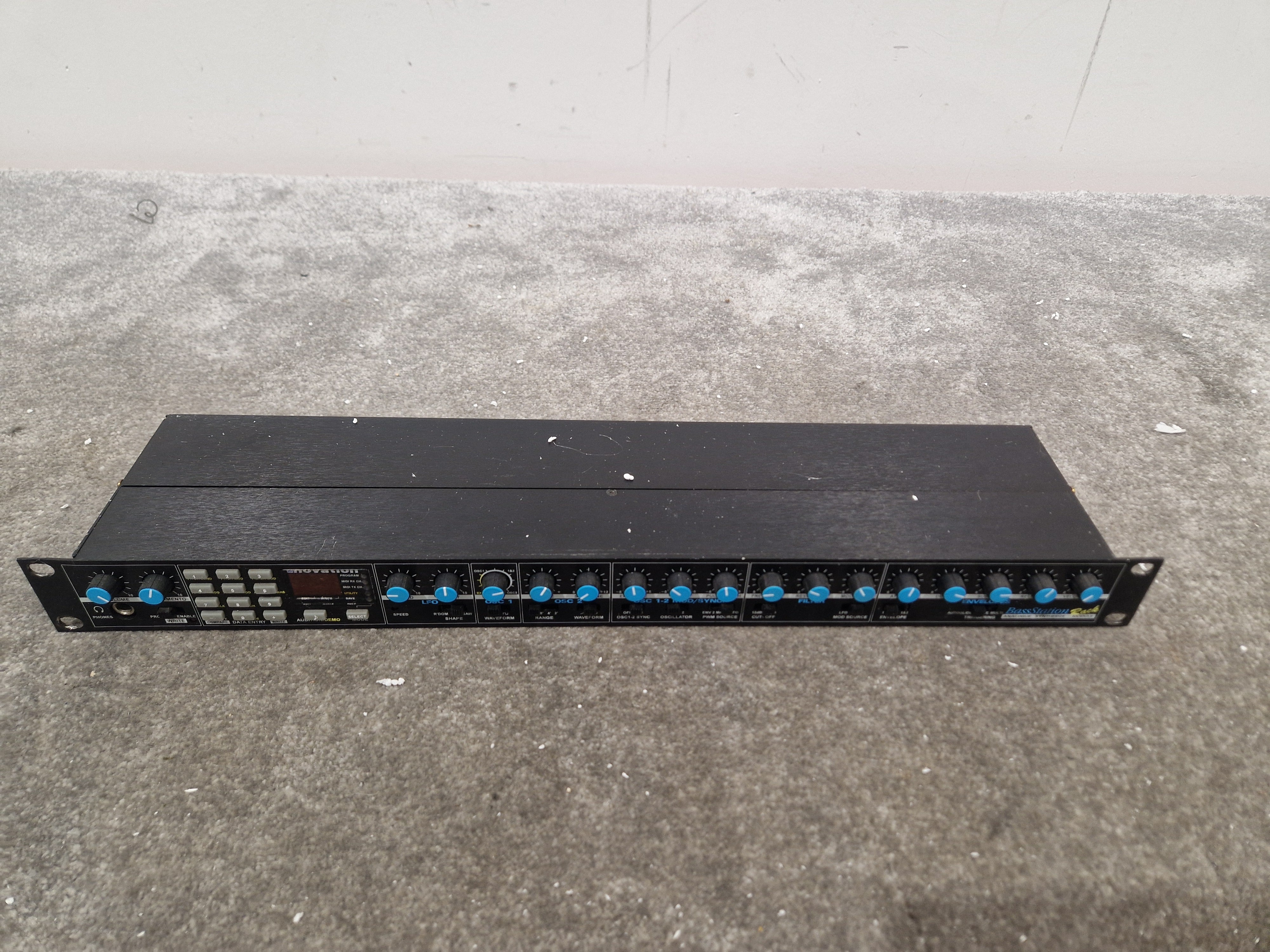 Novation Bass Station Rack - Analog Synthesizer, MIDI Control - Very G ...