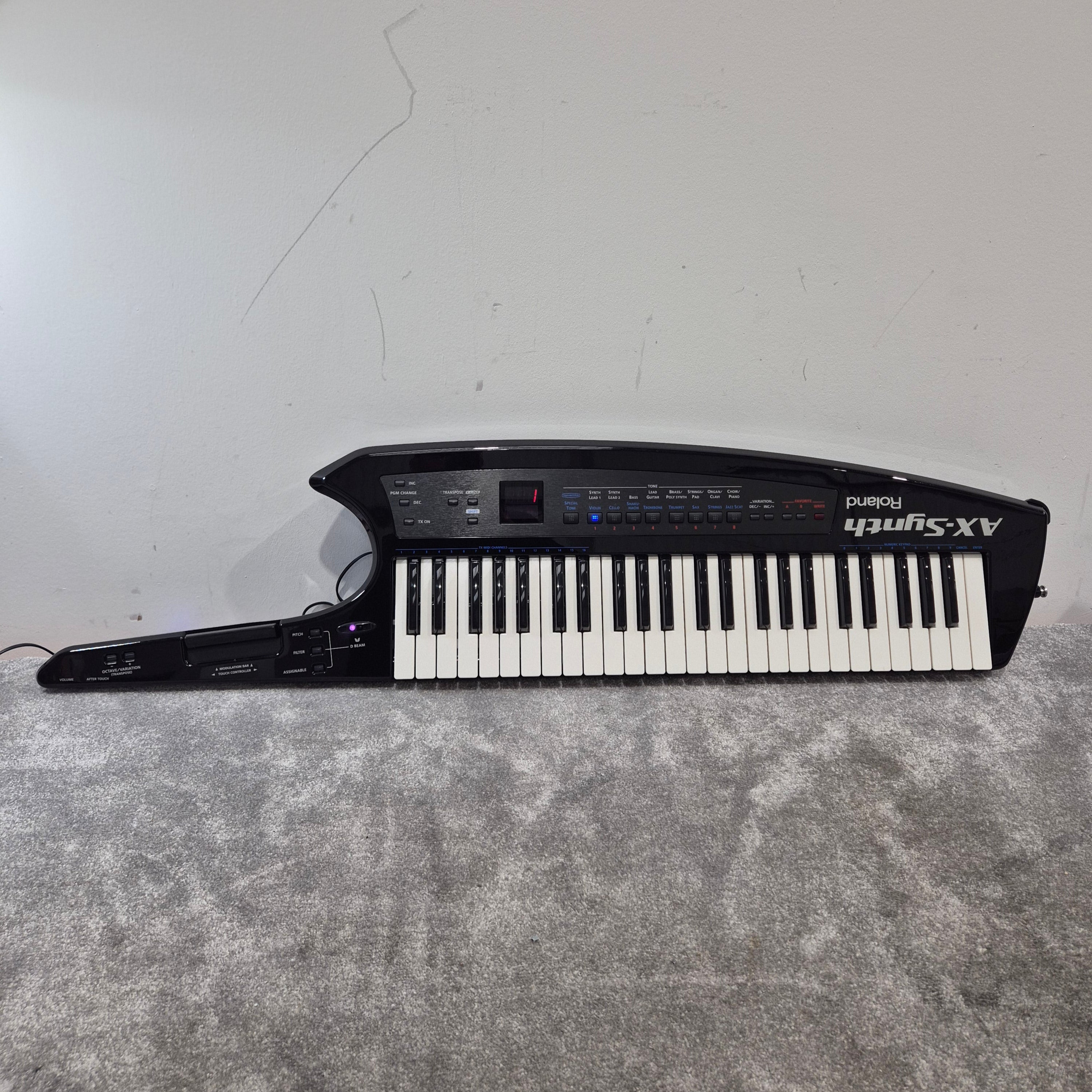 Roland AX-Synth - 49 Keys Keytar - Excellent w/ Original Box – Audio Trader